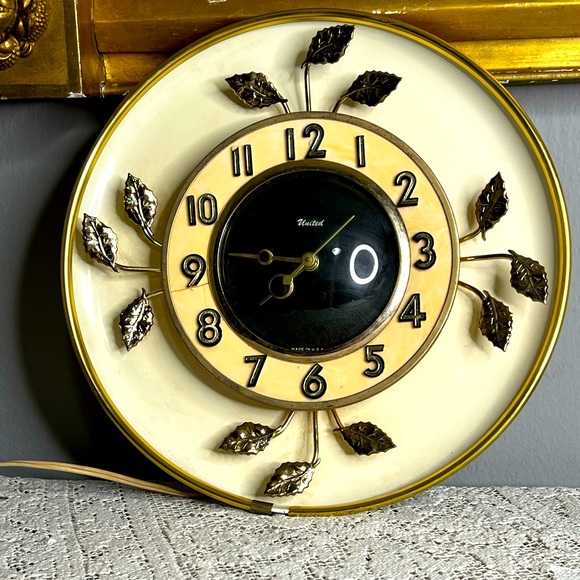 United Clock Mfg | Accents | Vintage 6s Clock Works Groovy | Poshmark